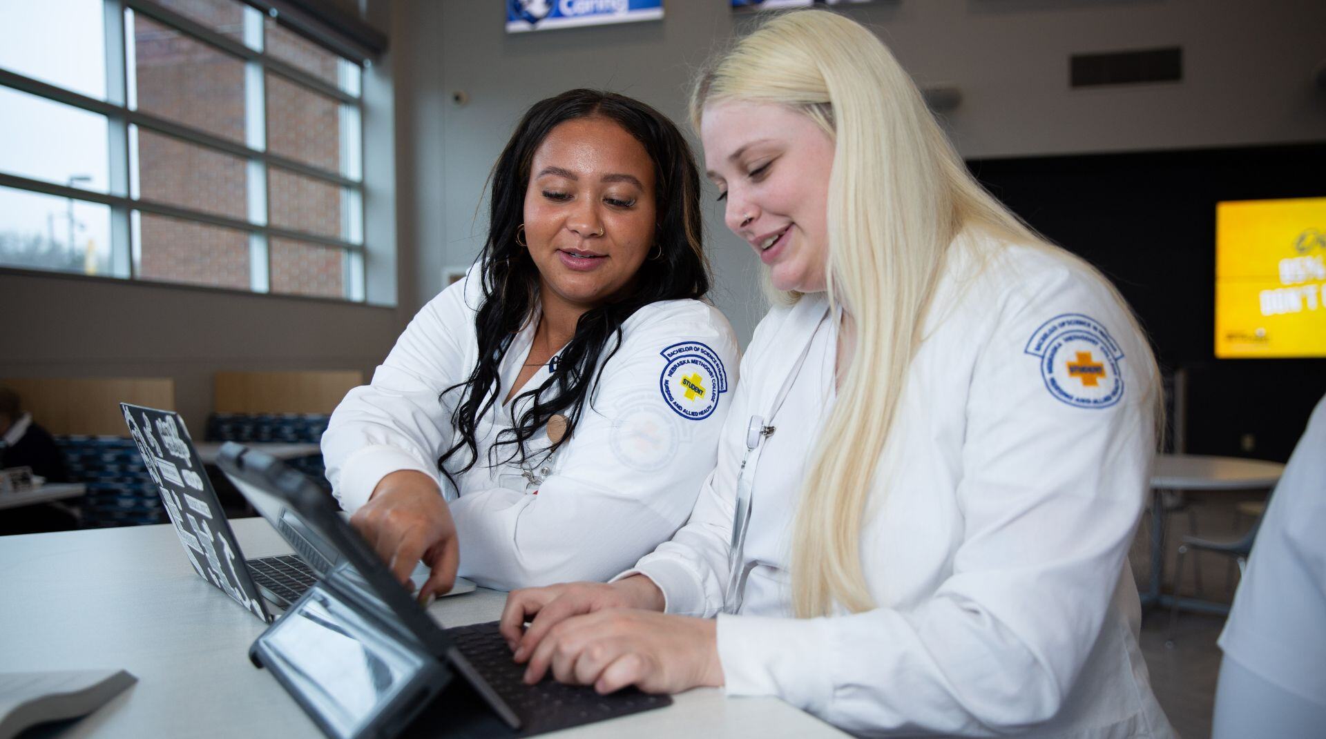 10 Things to Consider When Choosing a Nursing School